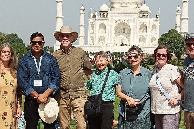 Delhi : Private Day Tour Of Tajmahal And Shopping At Agra - Arriving at the Taj Mahal: A Love Symbol