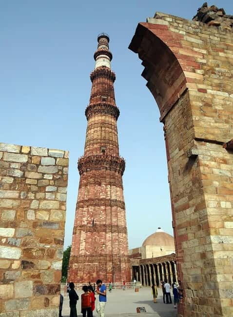 Delhi: Private Evening Delhi City Tour with Transfers & Food - First Stop: Qutub Minar – A UNESCO Heritage Marvel