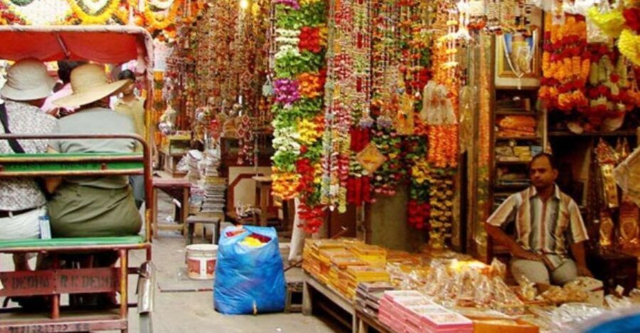Delhi: Private Half-Day Guided Shopping Tour with Transfer - The Practical Side: What to Expect