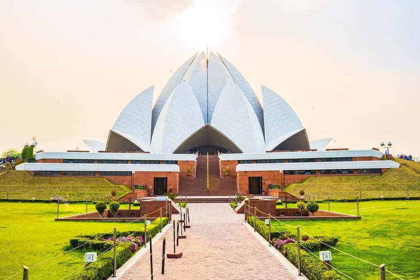 Delhi: Private Half-Day Tour of New Delhis Top Sights - Practical Tips for Tour Day