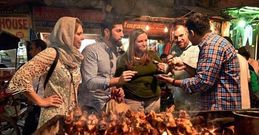 Delhi: Street Food Walking Tour of Old Delhi with Tastings - Exploring Paranthe Wali Gali