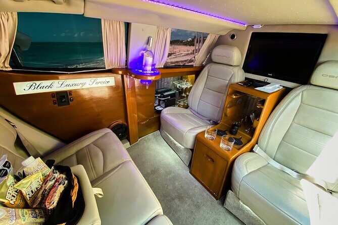 Deluxe GMC Limousine from Cancun Airport to Puerto Morelos - Easy Airport Pickup with Clear Instructions