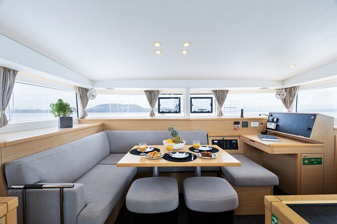 Deluxe Private Boats - 40 ft Catamaran - Who Should Consider This Tour?