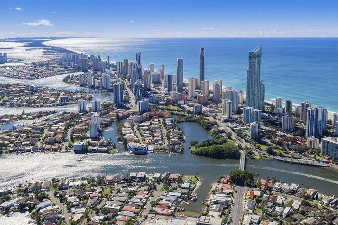 Departure Private Transfer: Gold Coast to Airport OOL in Business Car - The Sum Up
