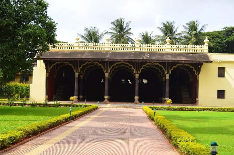 Discover Bangalore with Me - Discover Bangalore with Me: A Walk Through the City’s Hidden Corners and Stories