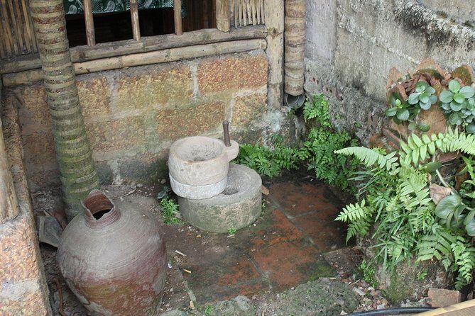 Duong Lam Ancient Village Private Tour - Visiting the Sugar Cane Pagoda