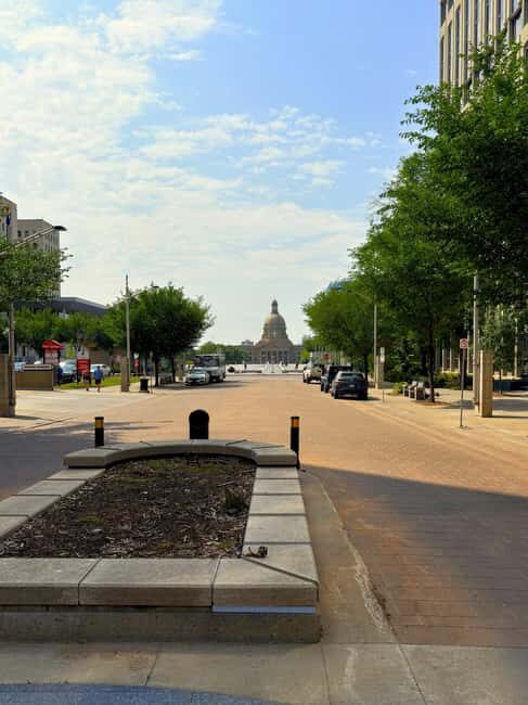 Edmonton: 3-Hour City Highlights Walking Tour With Guide - The Value of Guided Insights and Local Tips