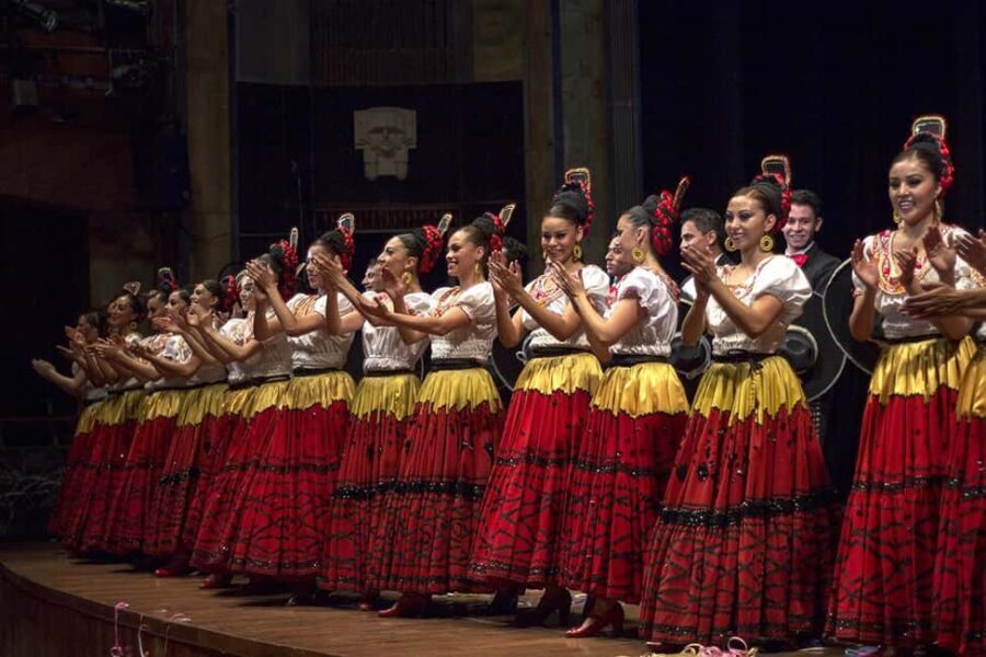 Enjoy the Folkloric Ballet at the Palacio de Bellas Artes - Who Will Appreciate This Experience?