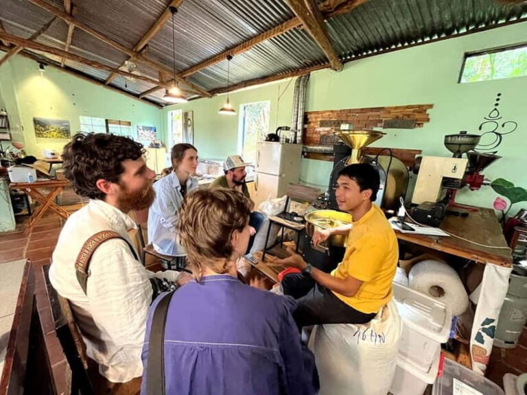 Experience specialty coffee with sustainable coffee farmers - An In-Depth Look at the Coffee Experience