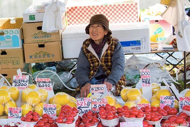 Experience the energy of Kochi: Sunday Market Tour includes Kochi Castle - What the Reviews Say