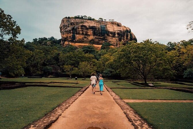 Explore Sri Lanka in 5 Days with Breakfast and Luxury Car - Who Will Love This Tour?