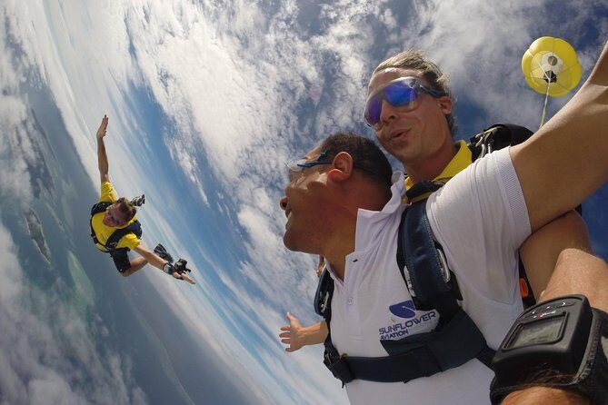 Extreme 12000ft Tandem Jump (45 seconds free fall) - What Sets This Skydiving Tour Apart