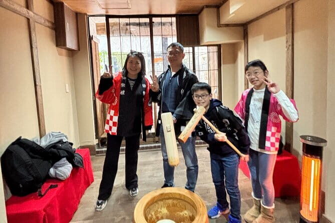 Family FriendlyTraditional Mochi Pounding Experience - Detailed Breakdown of the Tour