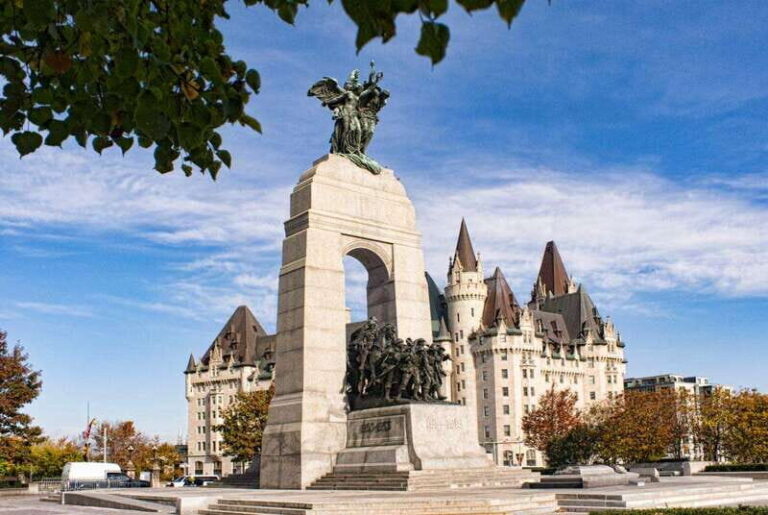 Family Walking Tour in Ottawa: Special Highlights