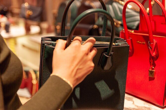 Fashion Shopping Tour in Toronto with a Local Stylist - Exploring Toronto’s Fashion Neighborhoods