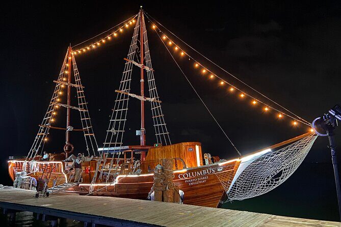 Feel the love on a romantic dinner at Cancun sea, with live music and open bar. - Detailed Breakdown of the Experience