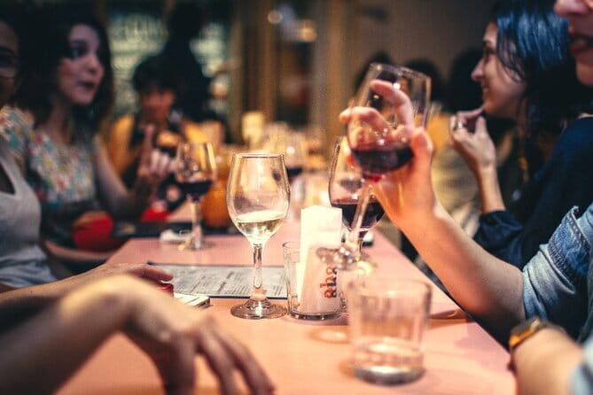 Florence Pub Crawl in the Old Town - A Closer Look at Each Stop