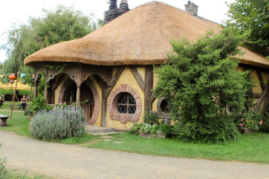 From Auckland: Hobbiton & Rotorua Tour with Lunch at Te Puia - Scenic Drive through Waikato & Bay of Plenty