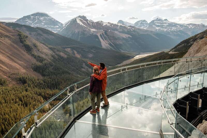 From Banff: Columbia Icefield Tour with Glacier Skywalk - Approaching the Columbia Icefield