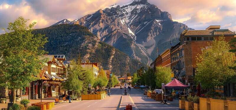 From Calgary: Private Lake Louise and Banff Day Trip - The Itinerary in Detail