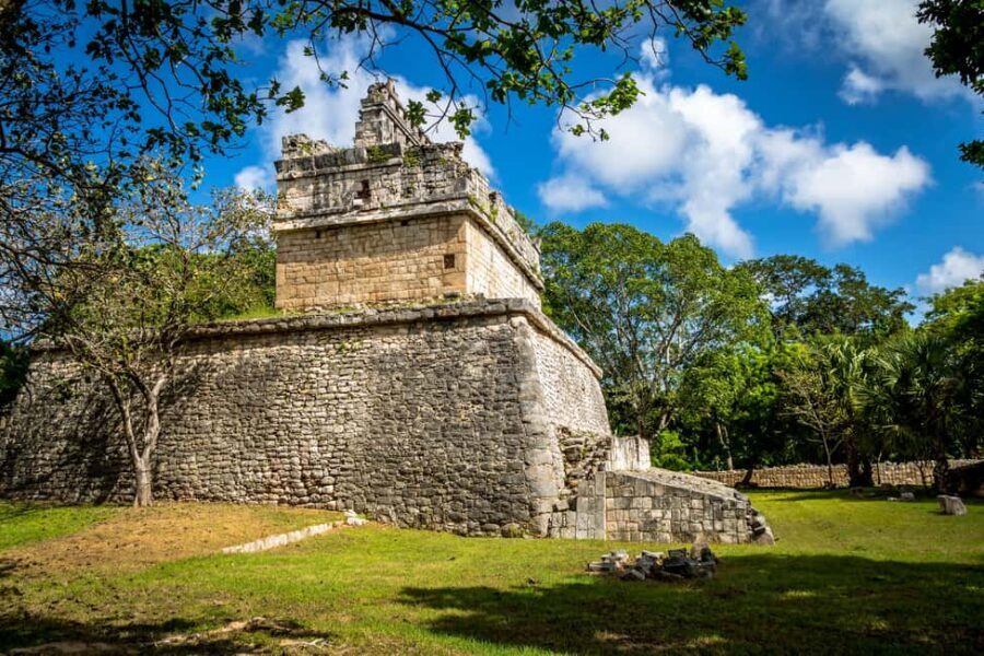 From Cancún: Sunrise at Chichén Itzá with optional buffet lunch - The Guided Tour: Insightful and Engaging