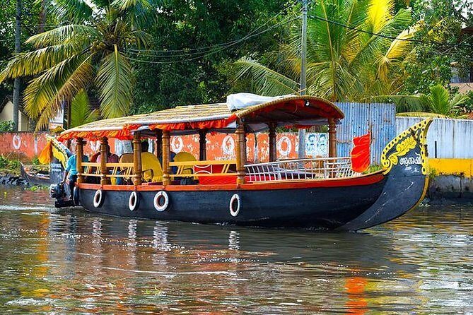 From Cochin Port: Backwaters by Shikara (Covered Canoe Boat) & Chinese Nets - A Deep Dive Into the Tour Experience