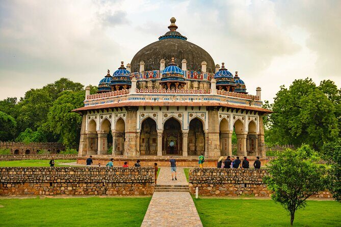 From Delhi: New and Old Delhi Private Sightseeing Tour - Transition to New Delhi: Colonial Elegance to Modern Marvels