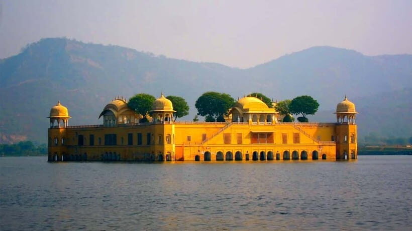 From Delhi: Overnight Jaipur Private Guided Tour - Exploring Jaipurs Royal Heart: Day One