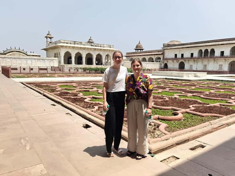From Delhi: Private Layover Taj Mahal Day Tour By Car - The Itinerary in Detail