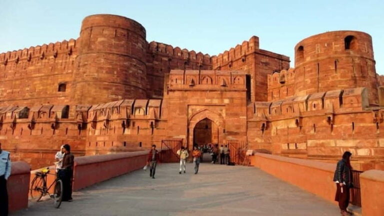 From Delhi: Taj Mahal & Agra Fort Day Tour by Private AC Car - How the Tour Works: Breaking Down the Day