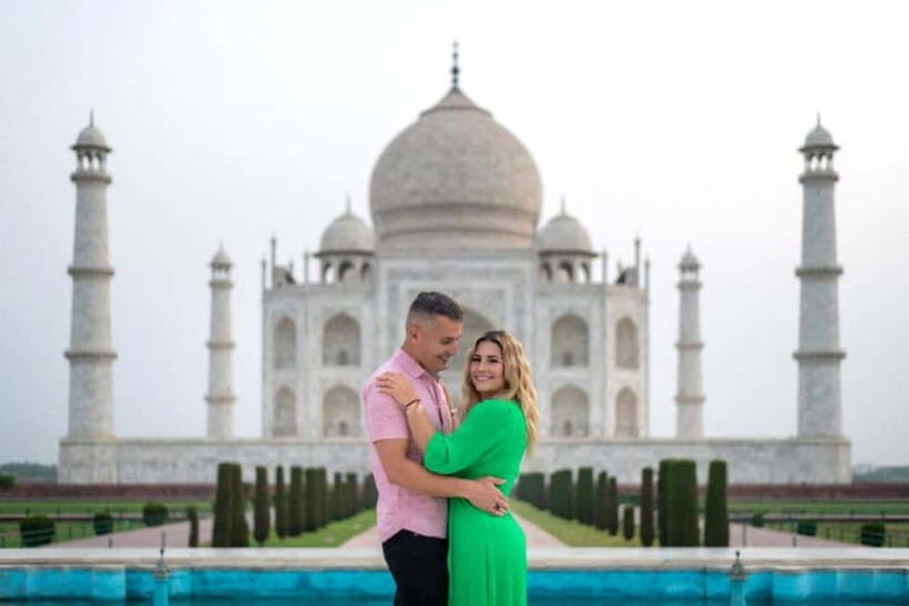 From Delhi: Taj Mahal Tour with Professional Photographer - Arriving at the Taj Mahal