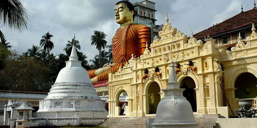 From Galle: Hidden Temples, Snakes & Coastlines Tour - Weherahena Poorwarama Temple — The Tunnel Temple and Buddha