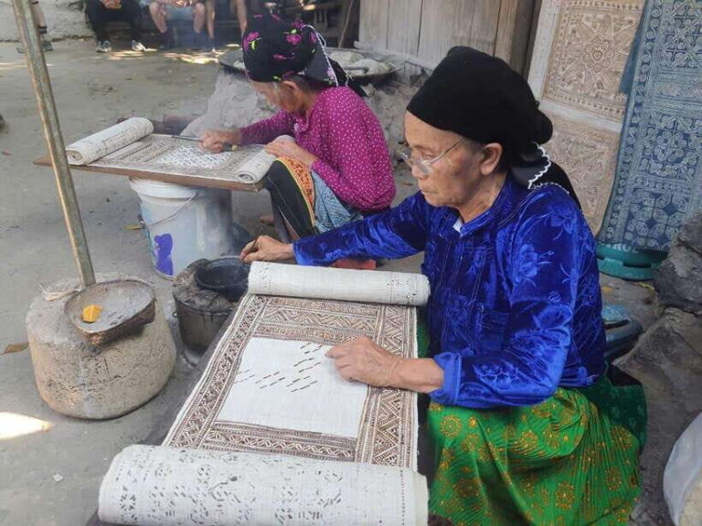 From Hà Giang: 7-Day Spring Holiday Journey - Transport, Accommodation, and Guides