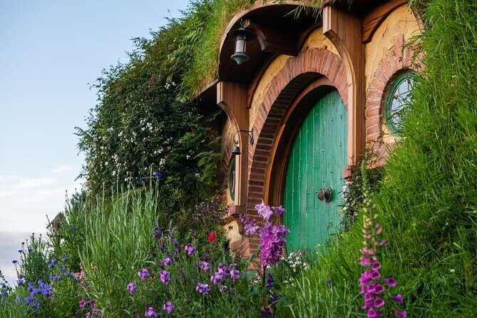 From Hamilton Hobbiton Waitomo Glowworm Caves 1 Day Private Tour - Detailed Breakdown of the Itinerary