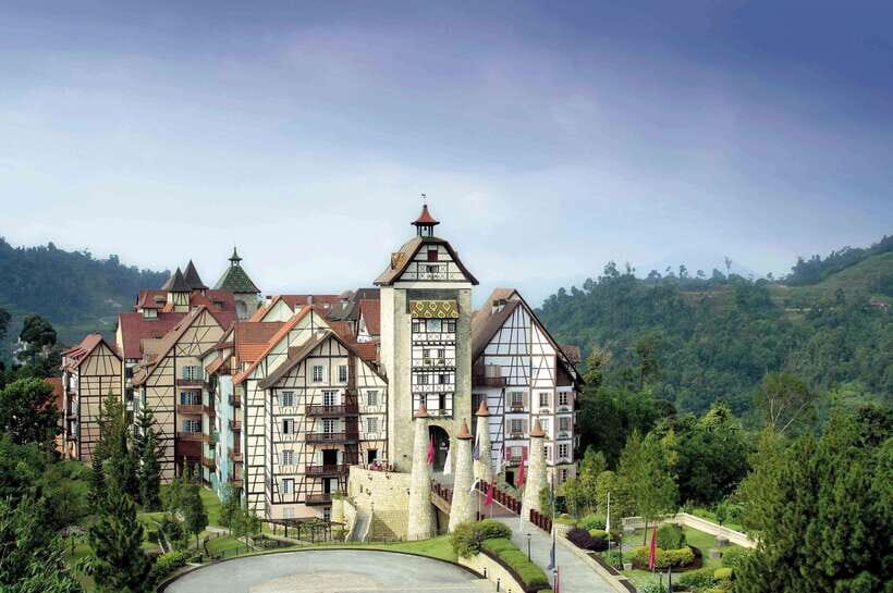 From Kuala Lumpur: Colmar Tropicale and Batu Caves Day Trip - The Experience: Transport, Guides, and Atmosphere