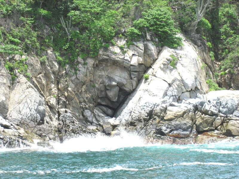 From La Crucecita: Private Huatulco 7 or 5 Bays Boat Trip - Exploring the Coastline in Comfort and Style