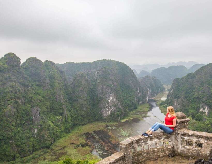 From Ninh Binh: Hoa Lu, Bai Dinh, Trang An, & Mua Cave Tour - Navigating Trang An’s Scenic Waterways