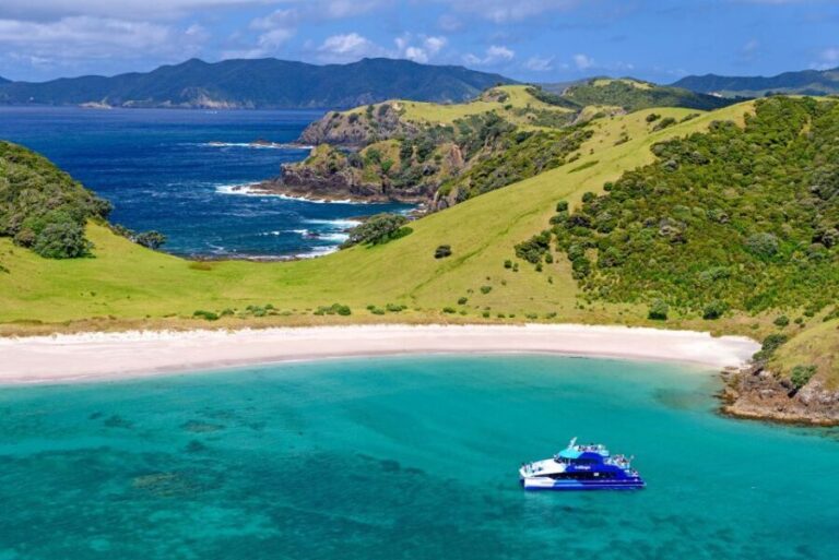 From Paihia: Day in the Bay - Full-Day Bay of Islands Cruise - Visiting Urupukapuka Island: The Secluded Stop