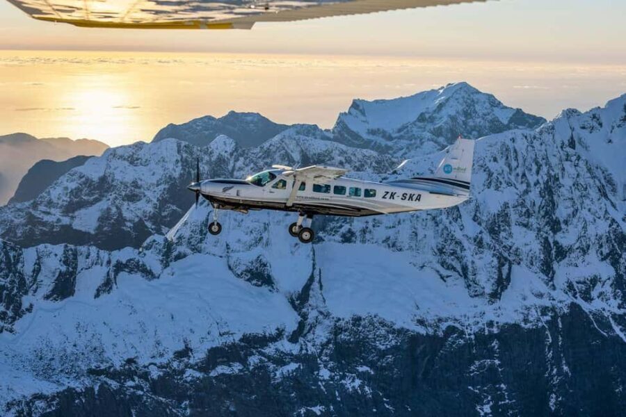 From Queenstown: Milford Sound Flight and Nature Cruise - The Scenic Flight: Watching Fiordland from the Sky