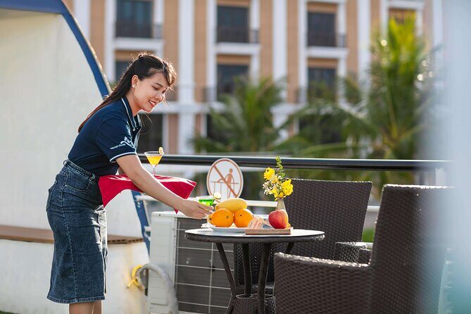 Full-Day Halong Bay Cruise with Limousine Pickup - Main Attraction: Halong Bay and its Islands