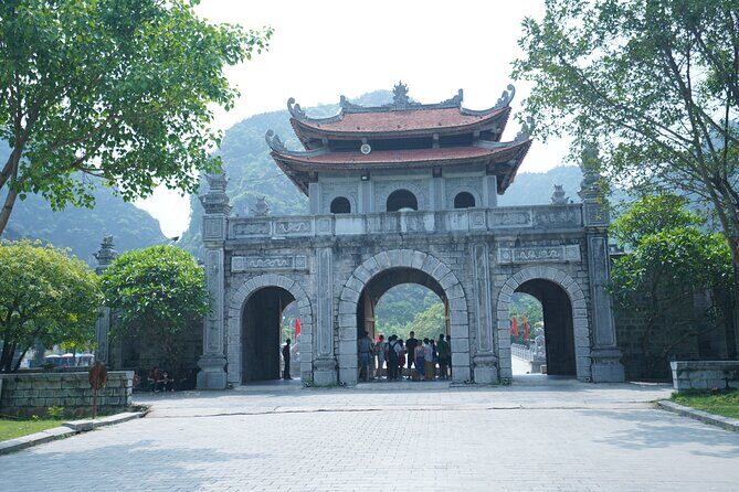 Full Day Hoa Lu/Tam Coc/ Mua Cave Tour by Limousine Bus - Authentic and Enjoyable Experiences Highlighted by Travelers
