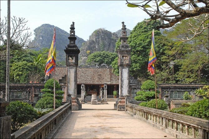 Full Day Hoa Lu - Tam Coc Small Group Tour With Limousine Bus - The Scenic Boat Ride at Tam Coc