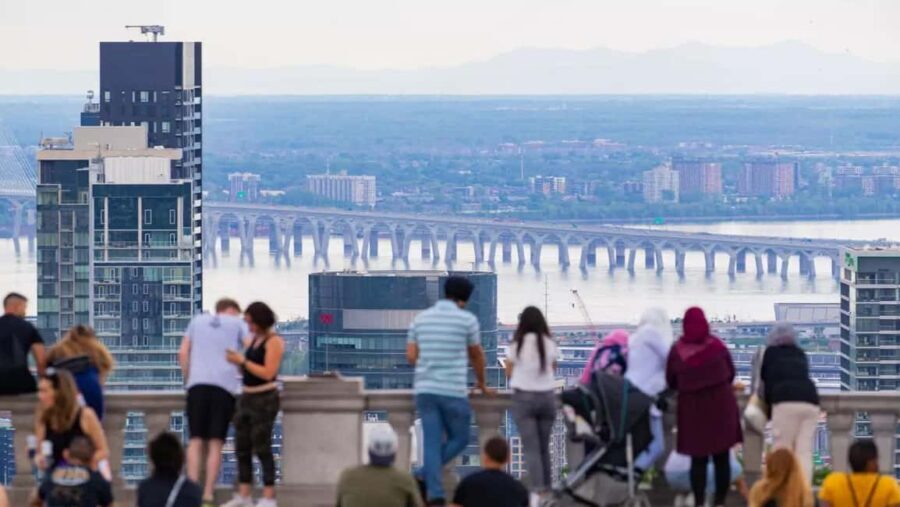 Full-Day Montreal City Tour from Ottawa and optional cruise - Guided Exploration of Iconic Montreal Landmarks