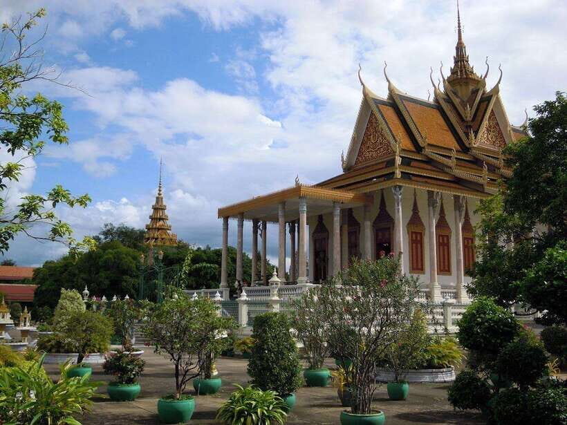 Full Day Phnom Penh Private Tour With Tour Guide - What Makes This Tour Stand Out?