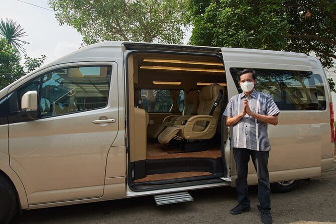 Full Day Private Tour of Jakarta Visit Highlights Places - Review and Insights from Other Travelers