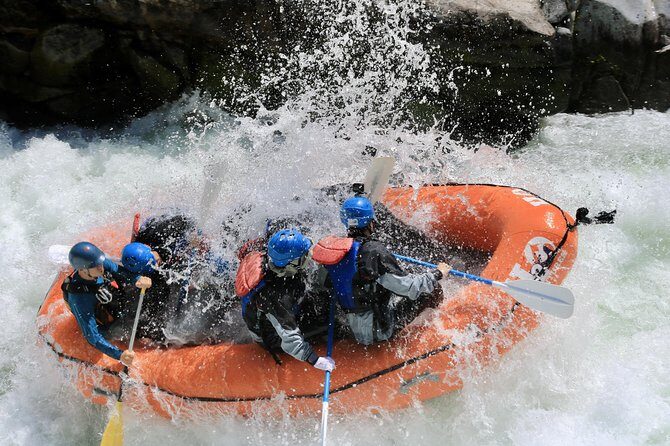 Full-Day Whitewater Rafting Trip on Middle Fork from Auburn (Class 3-4) - A Well-Balanced, Authentic Adventure