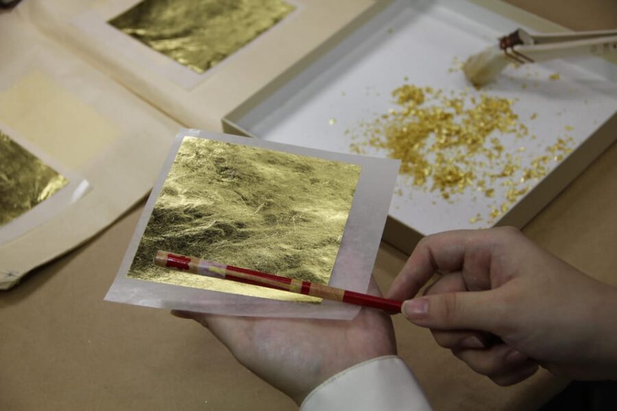 Gold leaf pasting experience in Tokyo (English Guide) - Getting a Feel for the Experience