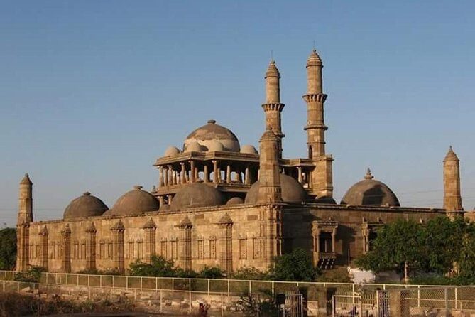 Golden Triangle Tour, Visit Mandawa'a Attractively Unusual Forts & Havelies - Day 2: Delhi’s Rich Heritage