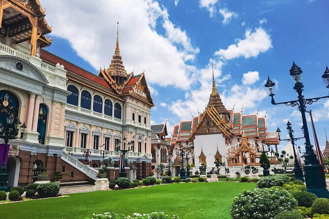 Grand Palace & Wat Phra Kaew Walking Tour with Professional Guide - What’s Included and What’s Not