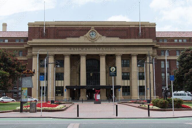 Guided Small Group Walking Tour in Wellington - Practical Details and Tips